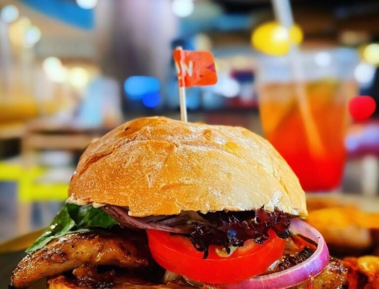 DLF CyberHub Gurgaon Guide: Restaurants, Metro, Timings | Trip Guru Go