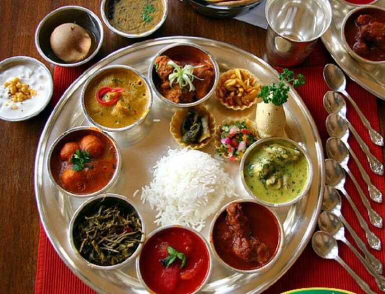 DLF CyberHub Gurgaon Guide: Restaurants, Metro, Timings | Trip Guru Go